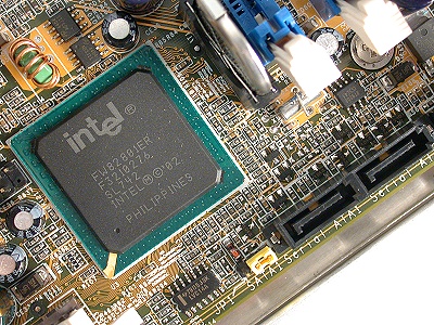 Shuttle XPC SB75G2 (Page 3/12) :: Articles :: www.hardwarezone.com®