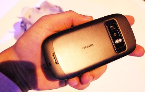 Hands-on and Specs of Nokia 701, 700 and 600 : Nokia Unveils New ...