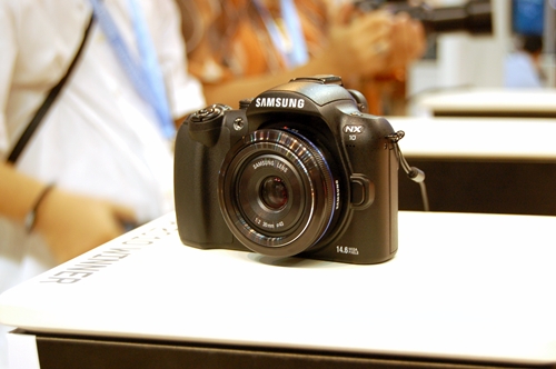 The Samsung NX10 : Samsung's Big Bash - The 3D Eagle has Landed ...