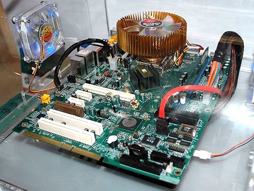 SiS' Booth : CeBIT Hannover 2006 (Part 5) - HardwareZone.com.sg