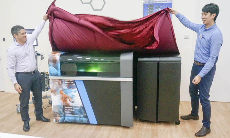 First looks: The Stratasys J750 3D printer is a full-color, multi ...