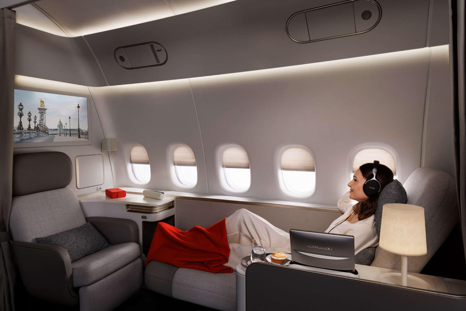 Air France’s new La Premiere suite brings dual 4K screens, wireless ...